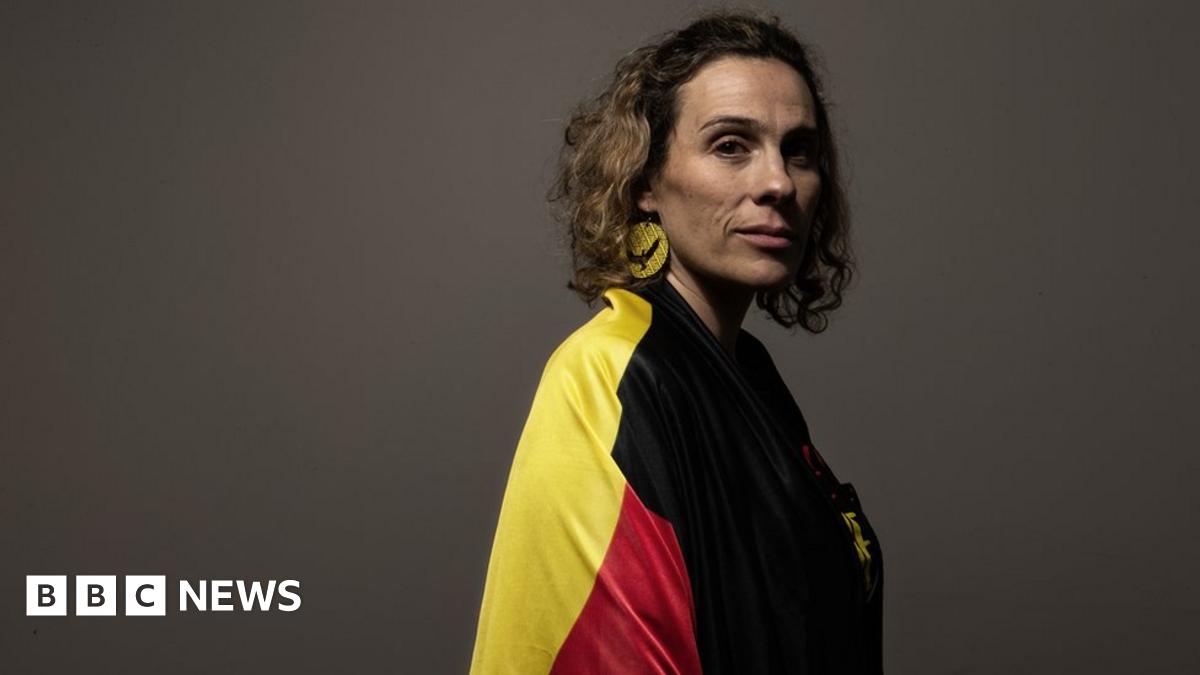 The fight to 'free' the Aboriginal flag - BBC News