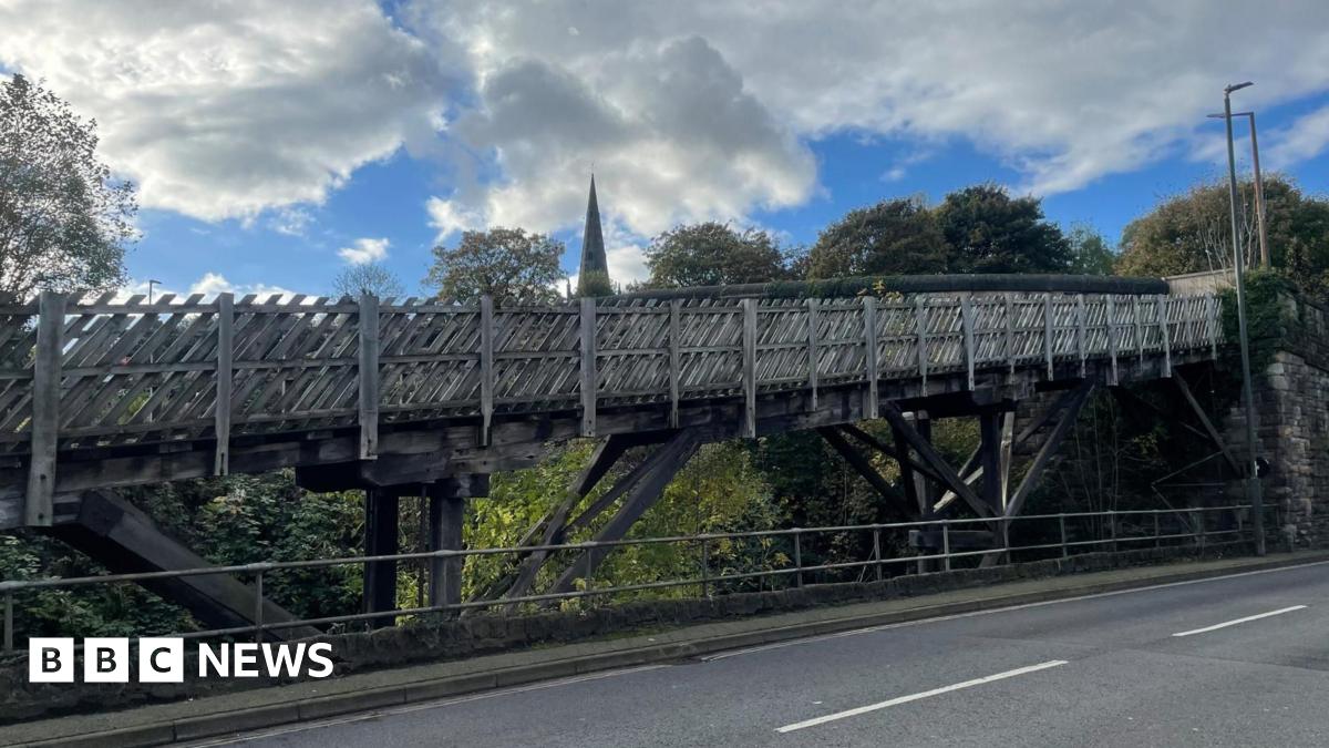 Dronfield: Residents call for train station ramp to be saved - BBC News