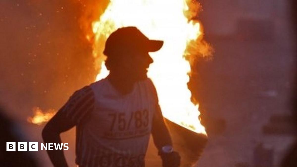 Iraq protests: What's behind the anger? - BBC News