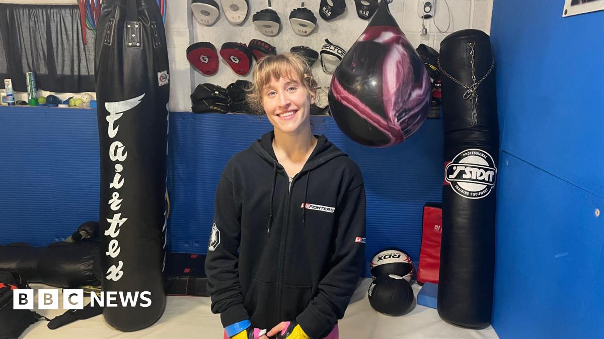 Exeter MMA fighter to make professional debut at London's O2 - BBC News