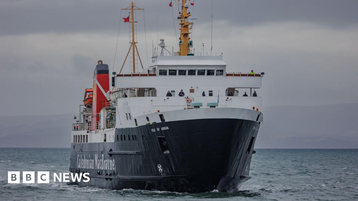 Western Isles ferry issues leaving visitors 'sleeping in cars' - BBC News