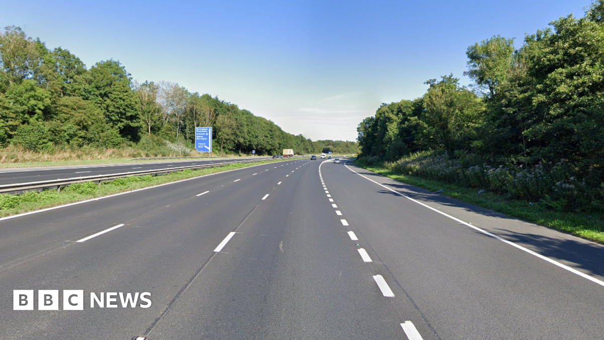 Knowlsey M57 motorway driver dies in car fire - BBC News