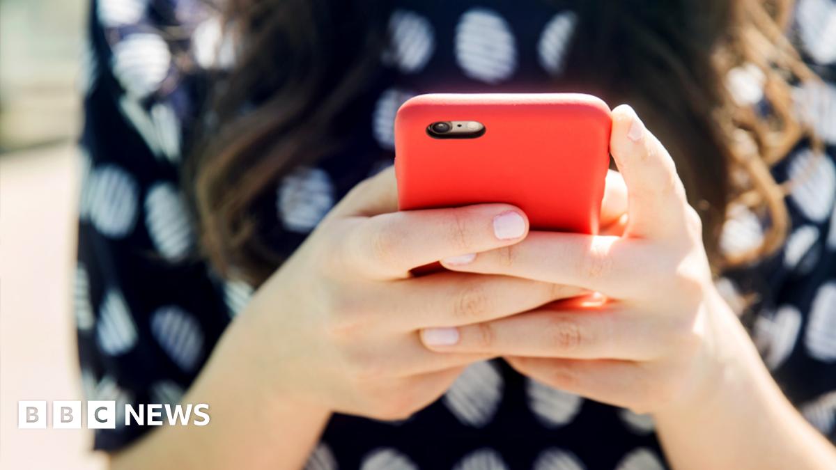 Optus: How a massive data breach has exposed Australia - BBC News