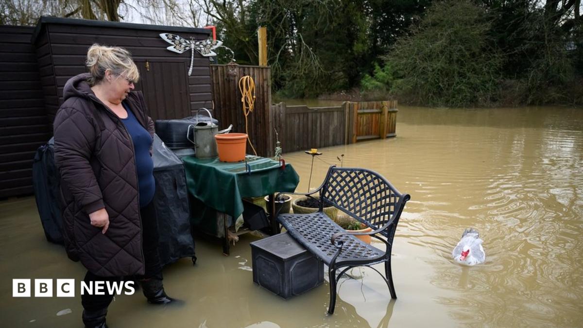 South of England hit by floods after heavy rainfall - BBC News
