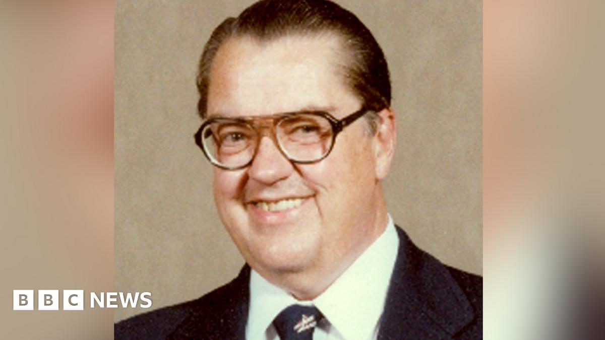 George Laurer, co-inventor of the barcode, dies at 94 - BBC News