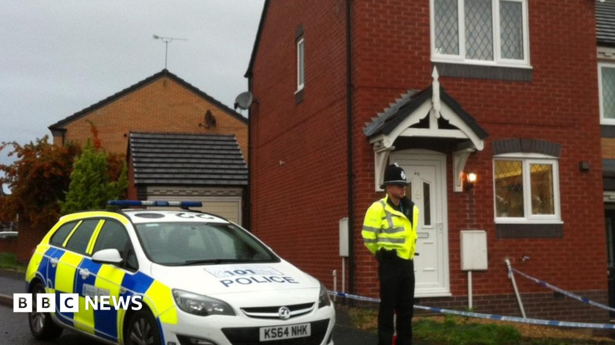Worcester house death victims' families raised alarm - BBC News