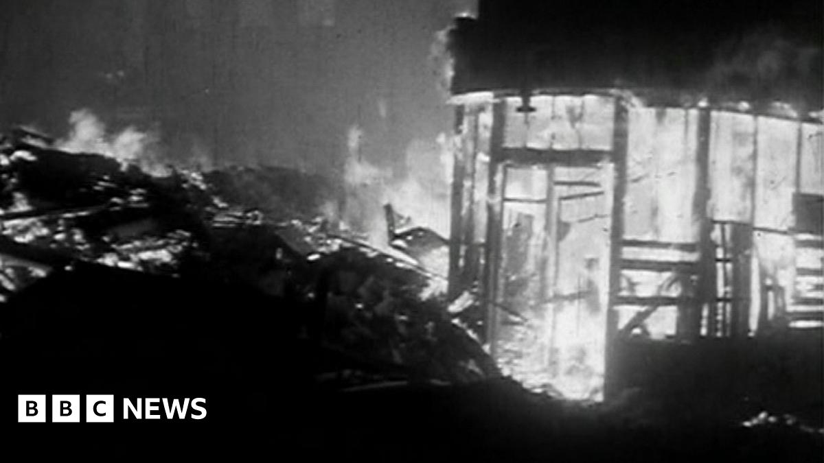 Events held to mark Belfast Blitz - BBC News