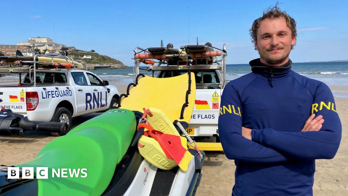 'I wanted to be a lifeguard since forever' - BBC News