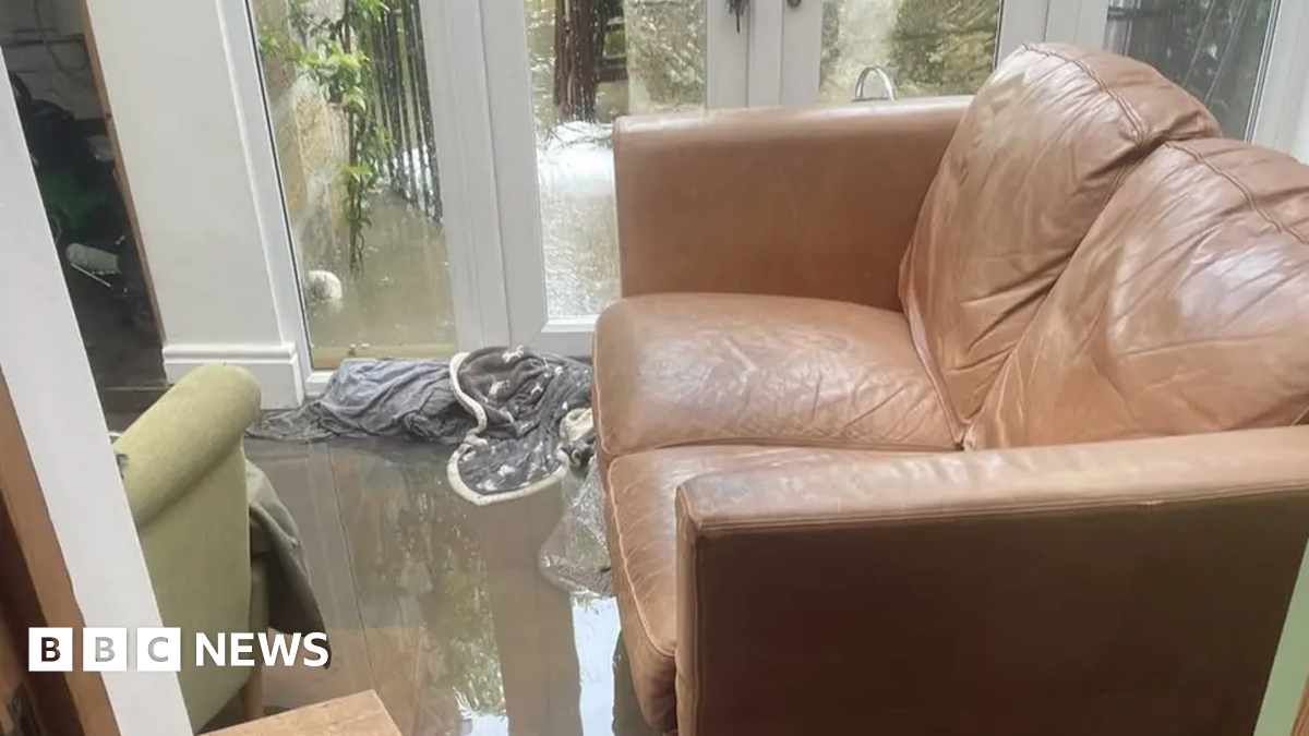 Redcar town hit by flash floods to get new defences - BBC News