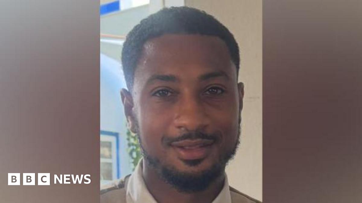 Willesden man charged with murder after car hit pedestrians - BBC News
