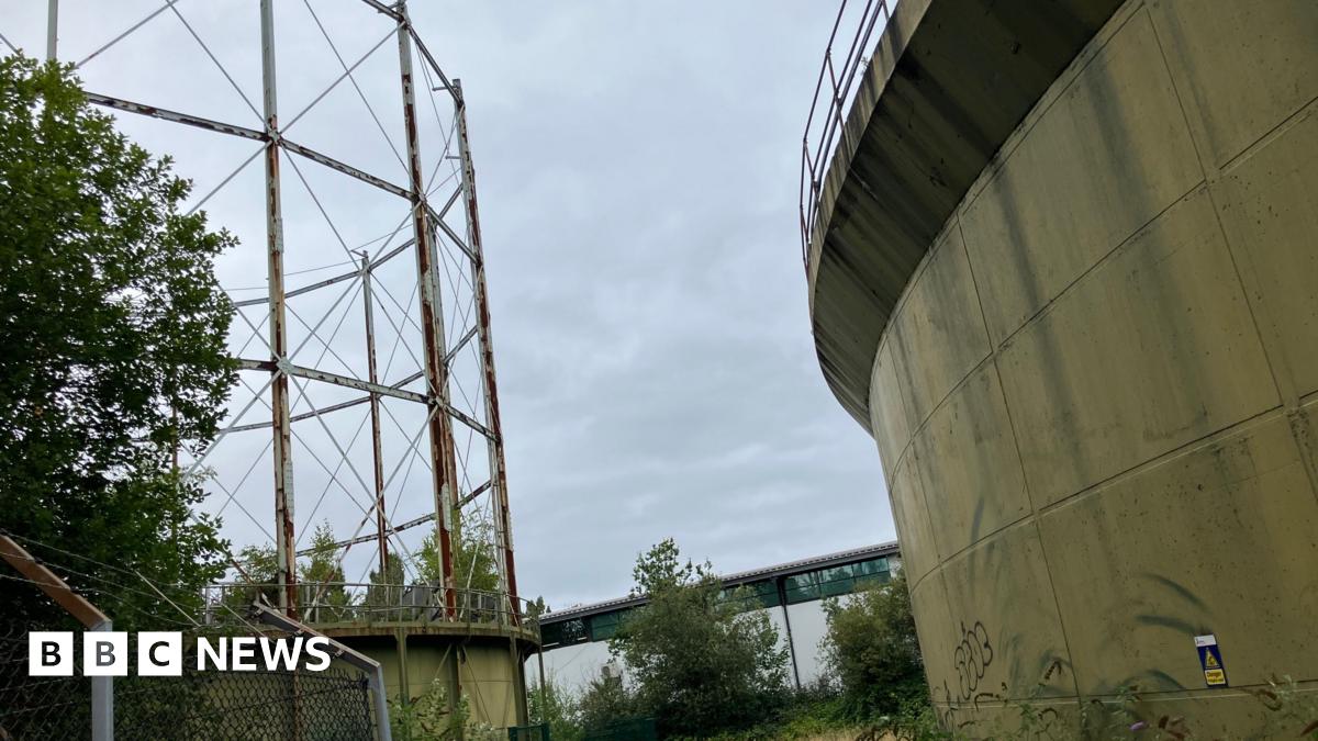 Epsom: Plans for homes on former gas works come under fire - BBC News