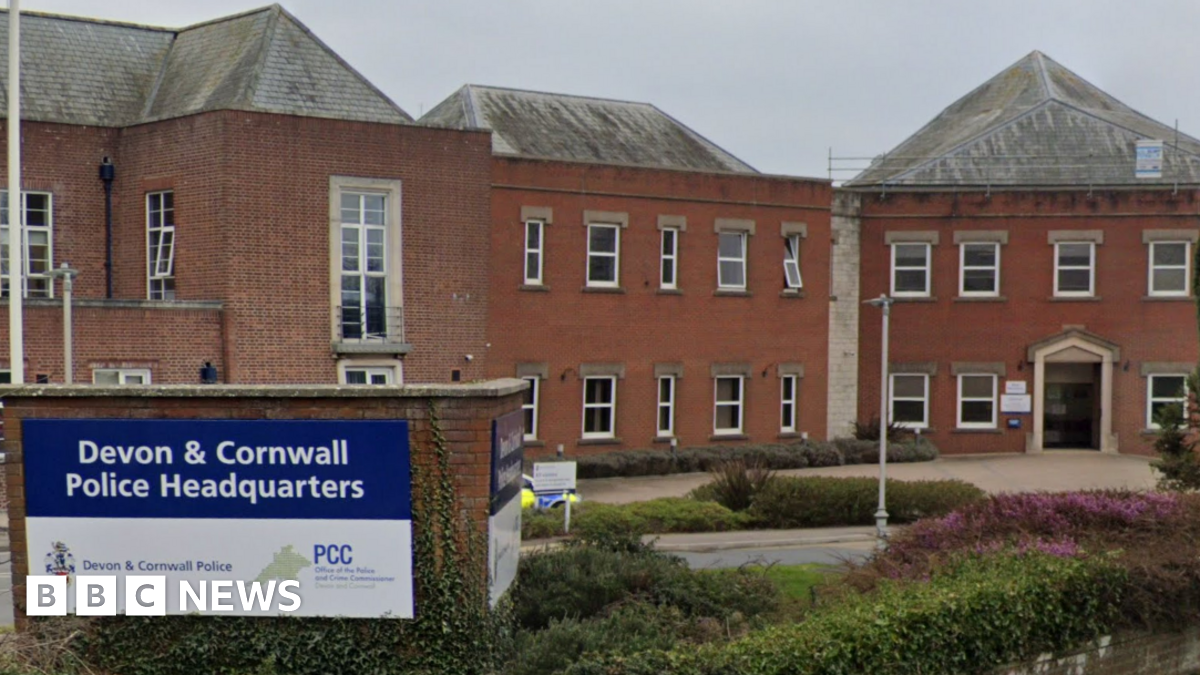 Former police sergeant guilty of gross misconduct - BBC News