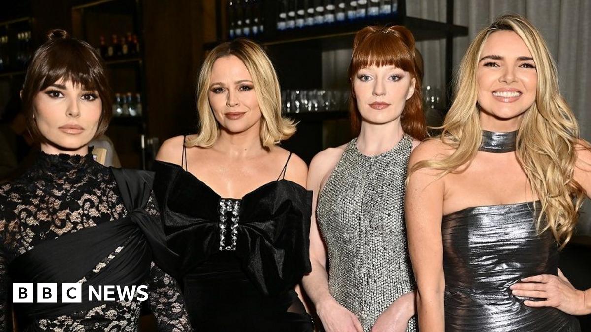 Girls Aloud promise to delight fans in Belfast - BBC News