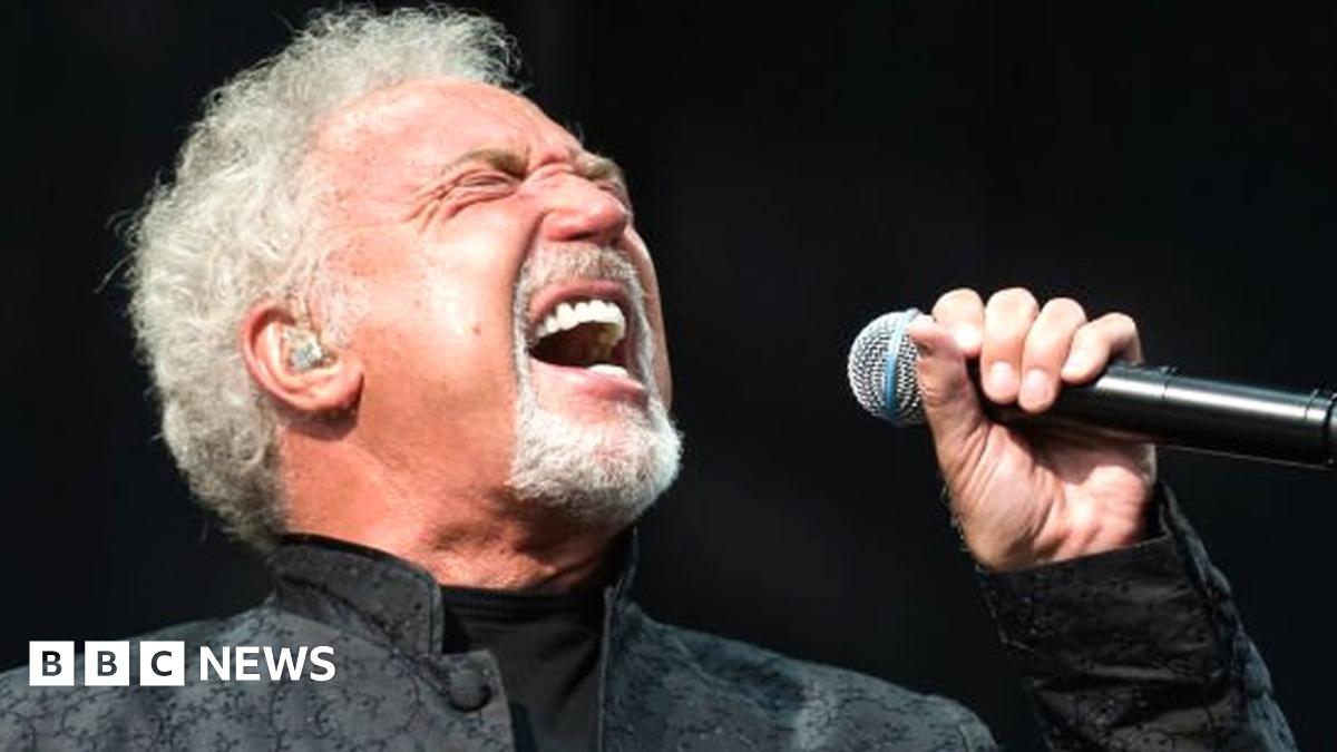 Sir Tom Jones says he still loves singing at 83 - BBC News