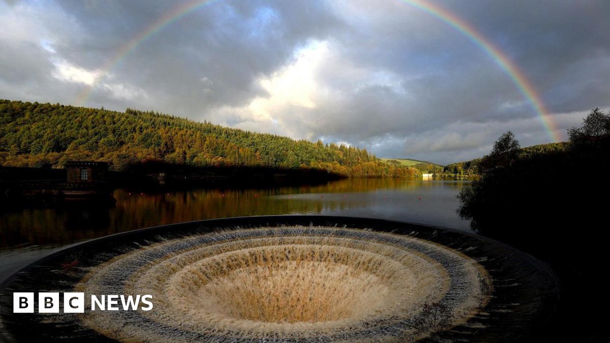 Collapsed man saved from rolling into Ladybower Reservoir - BBC News