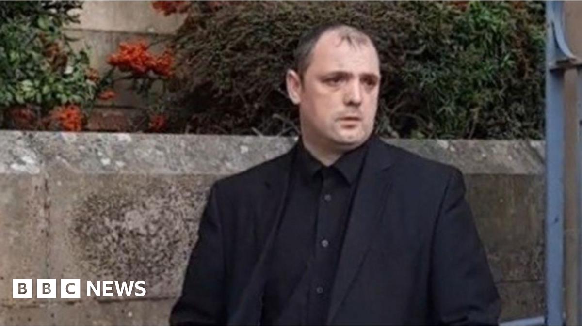 Stalker blared flute music outside ex's Dundee home - BBC News