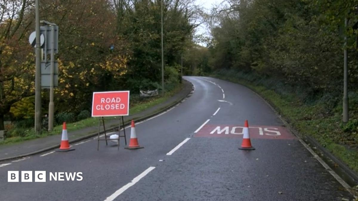 Three men dead in two-car crash on A1077 near South Ferriby - BBC News