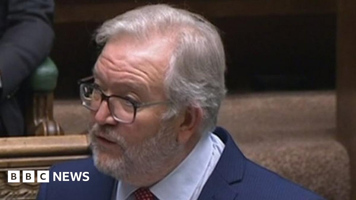 Peter Dowd MP calls for four-day working week without pay cut - BBC News