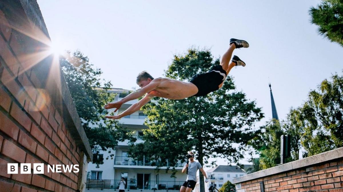 Parkour athletes say the sport boosts mental health - BBC News