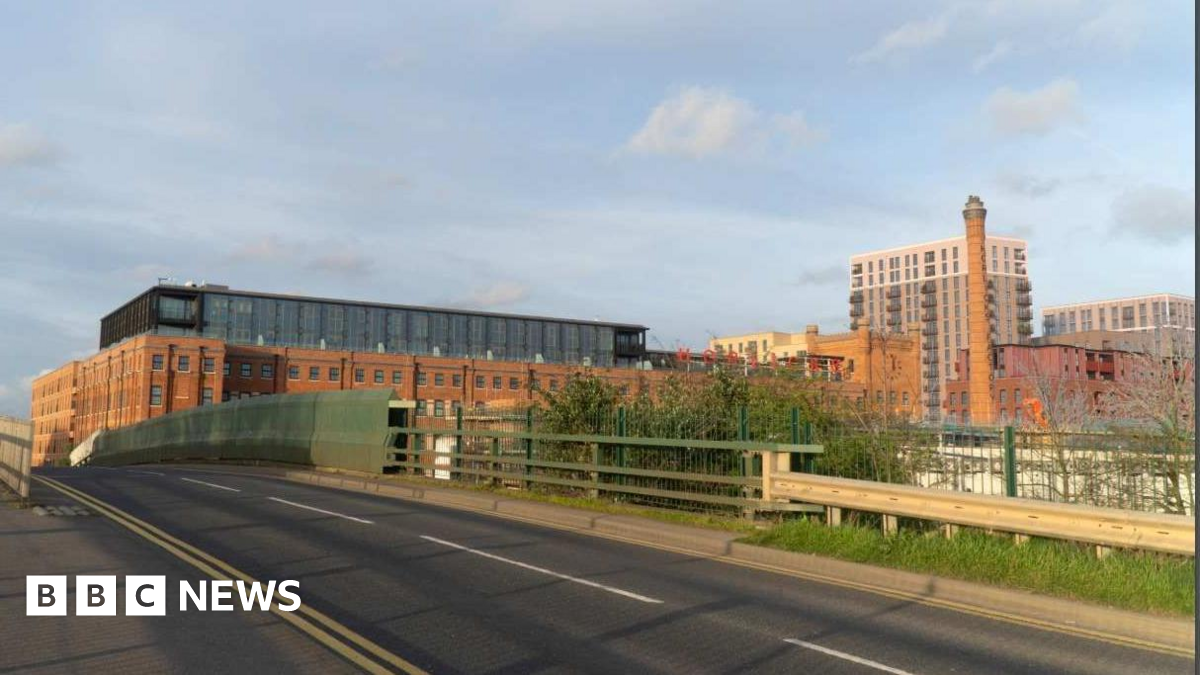 Slough: More Horlicks factory homes approved - BBC News