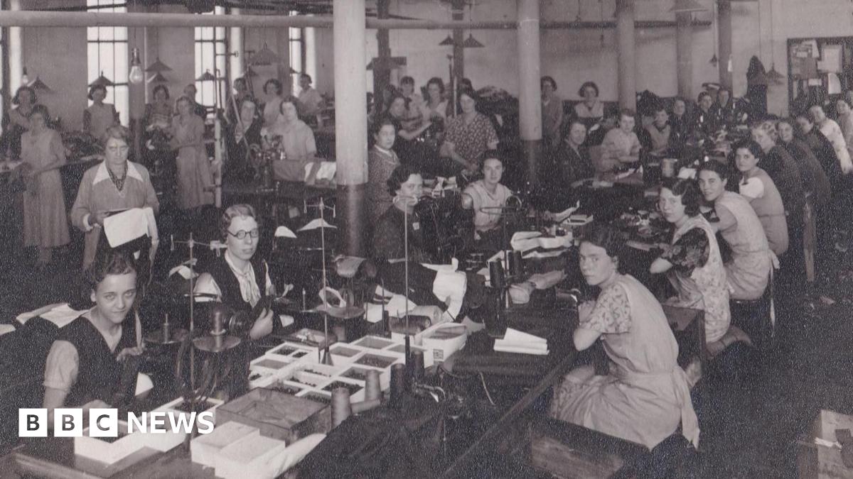 Delight as Goole backs Burton factory exhibition - BBC News