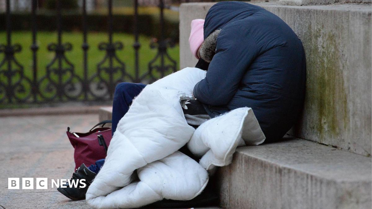 Gloucester City Council works to 'break cycle' of homelessness - BBC News