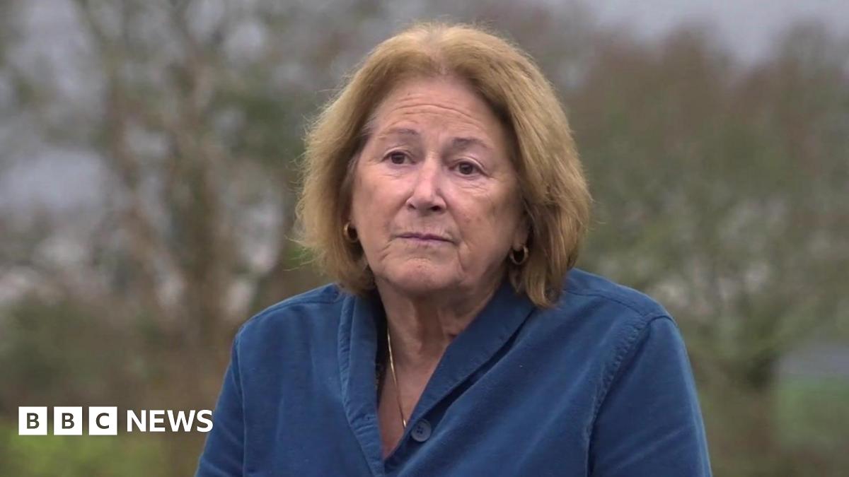 Cornwall Council leader urges unity as Tories lose majority - BBC News