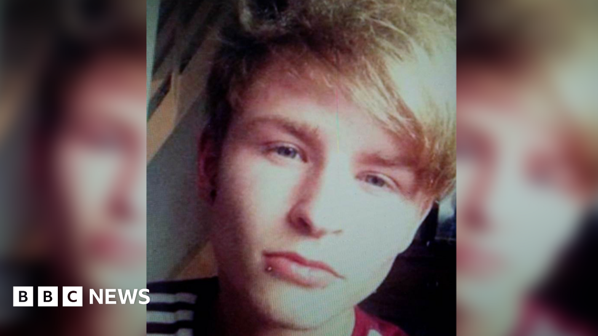 Body found in Ammanford search for missing Nathan Carmon - BBC News