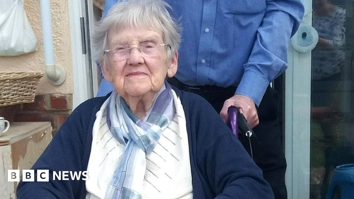 Poole woman, 97, waits 14 hours for ambulance after fall - BBC News