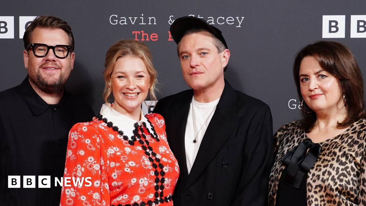 Gavin & Stacey stars reunite for last time at Christmas finale premiere ...