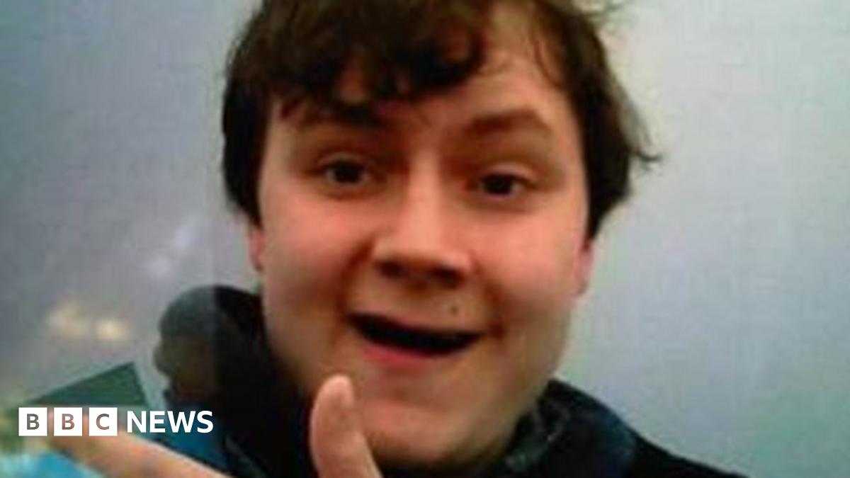 Louis Harris 'ejected from club' before sea death - BBC News