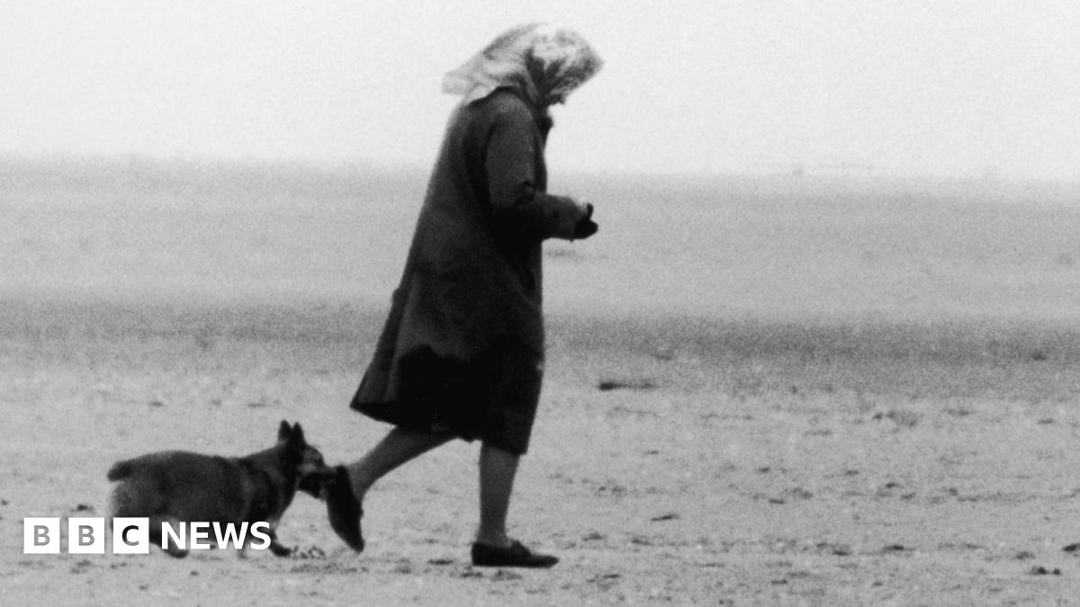 Queen Elizabeth II: The beach loved by the Royal Family - BBC News