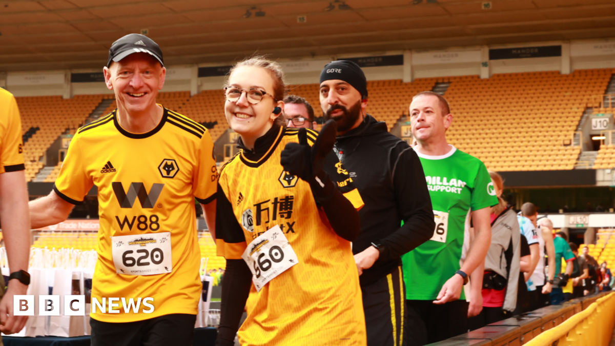 Wolverhampton 10k: Record numbers anticipated for charity run - BBC News