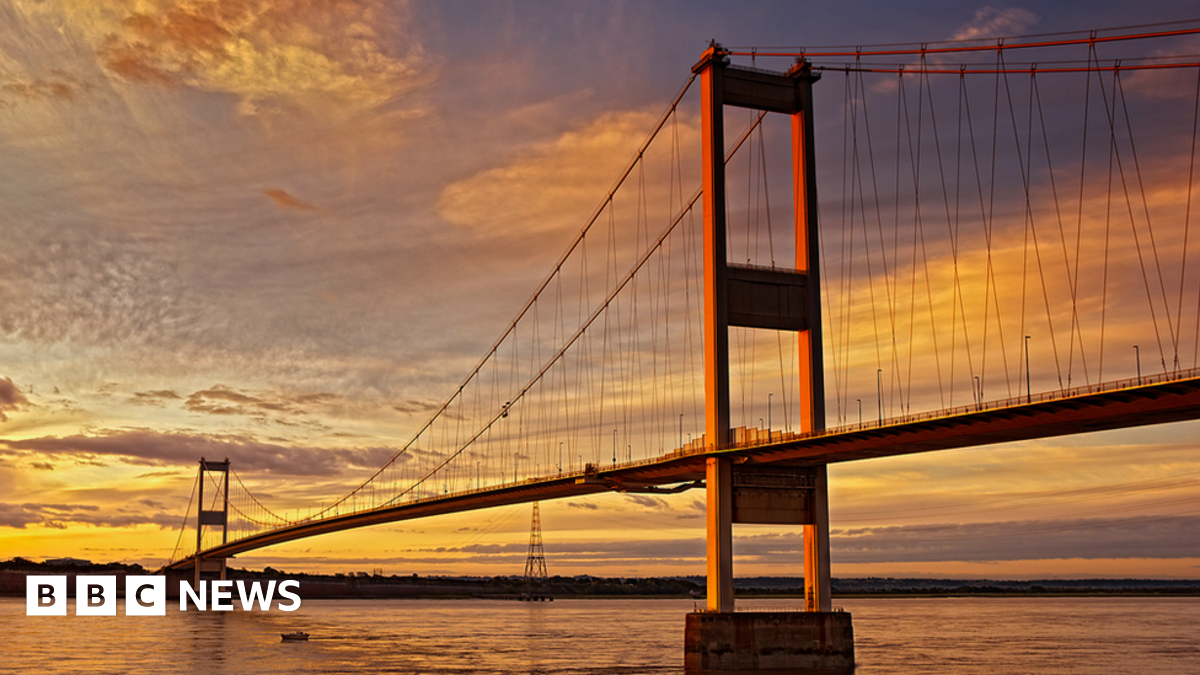 Severn bridges: M4 Severn crossing reopens toll free - BBC News