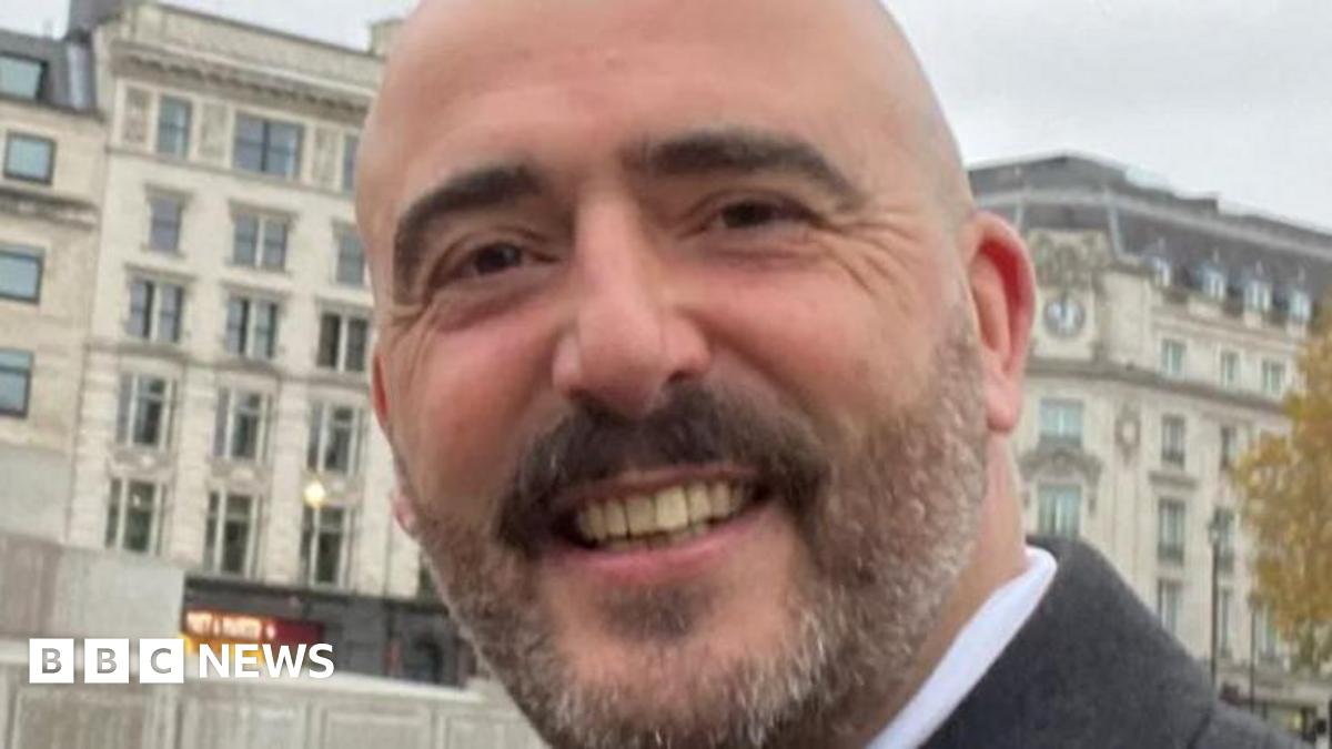 Hunted' RAF veteran calls for LGBT compensation - BBC News