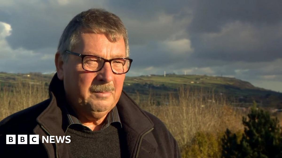 Brexit: Sammy Wilson says DUP 'will not accept' EU deal - BBC News
