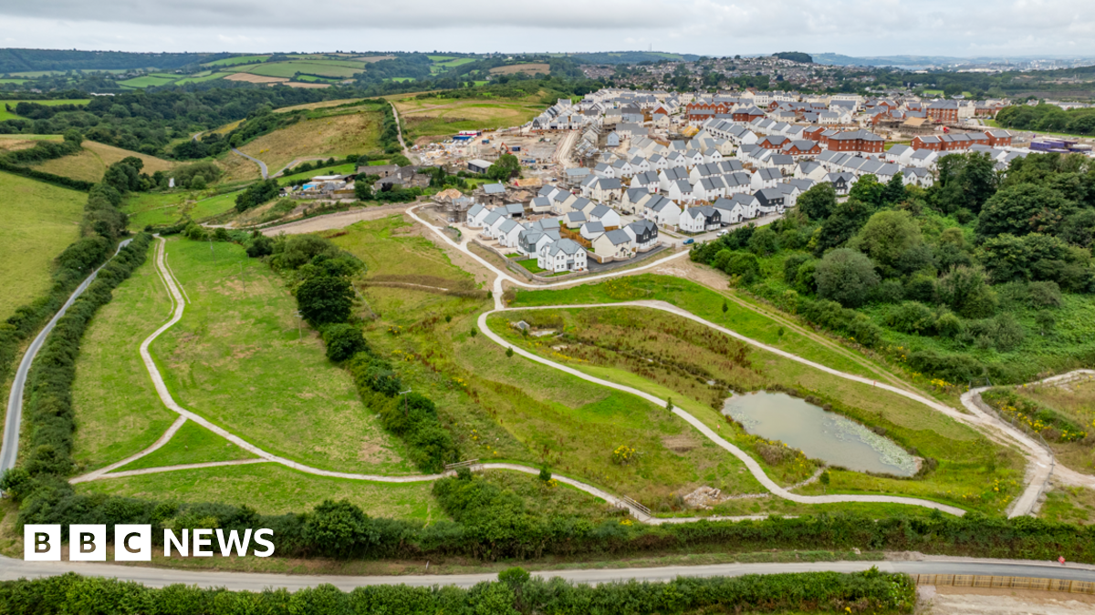 Country part at Devon new town Sherford quadruples in size - BBC News
