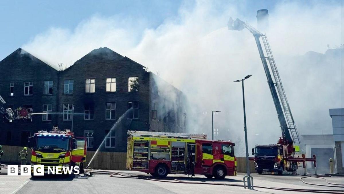 Firefighters tackle blaze in derelict Bradford city centre mill - BBC News