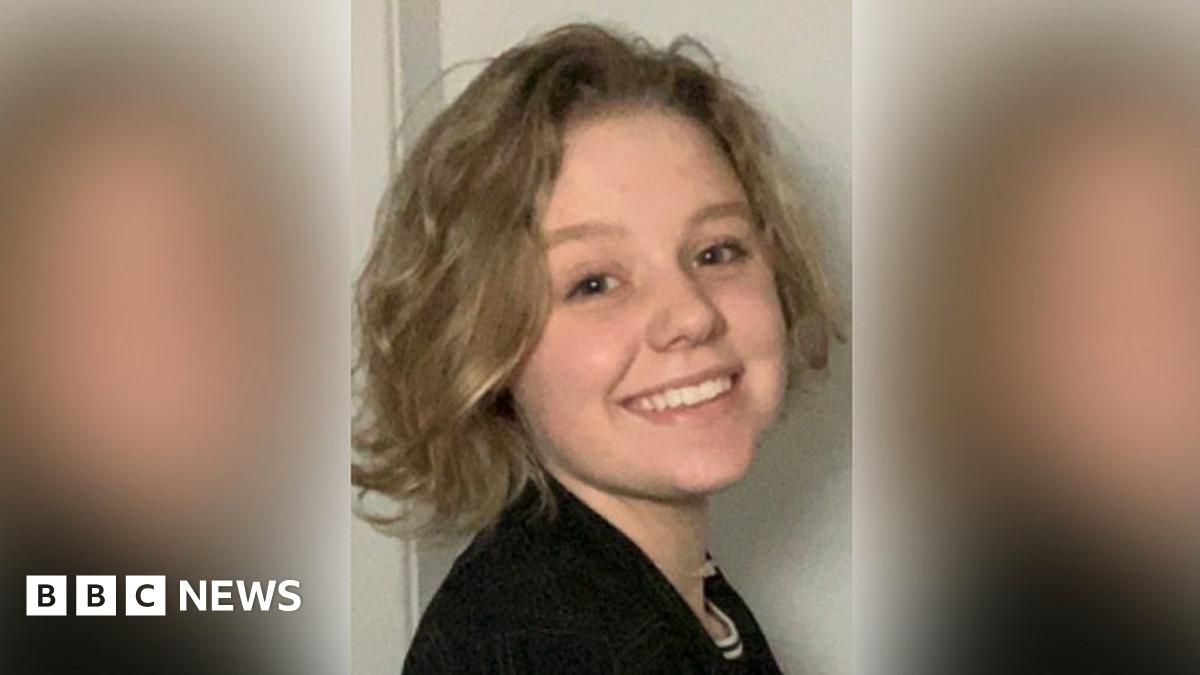 A-levels: Student foresaw exam crisis in winning story - BBC News