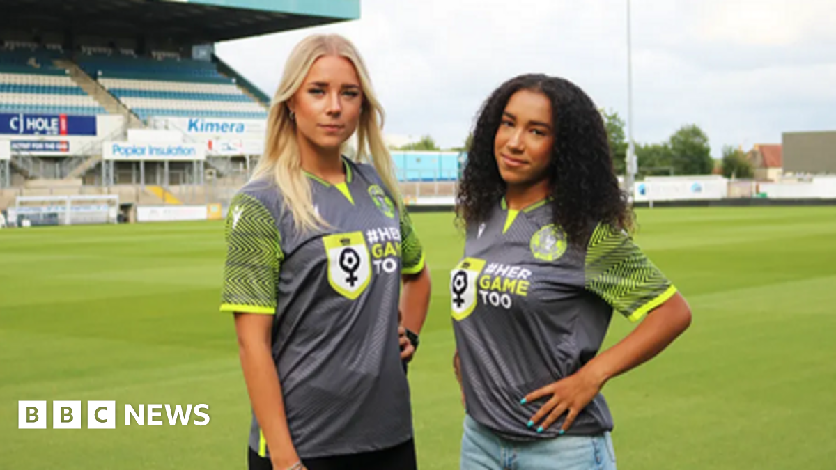'We went to battle with sexist football fans' - BBC News