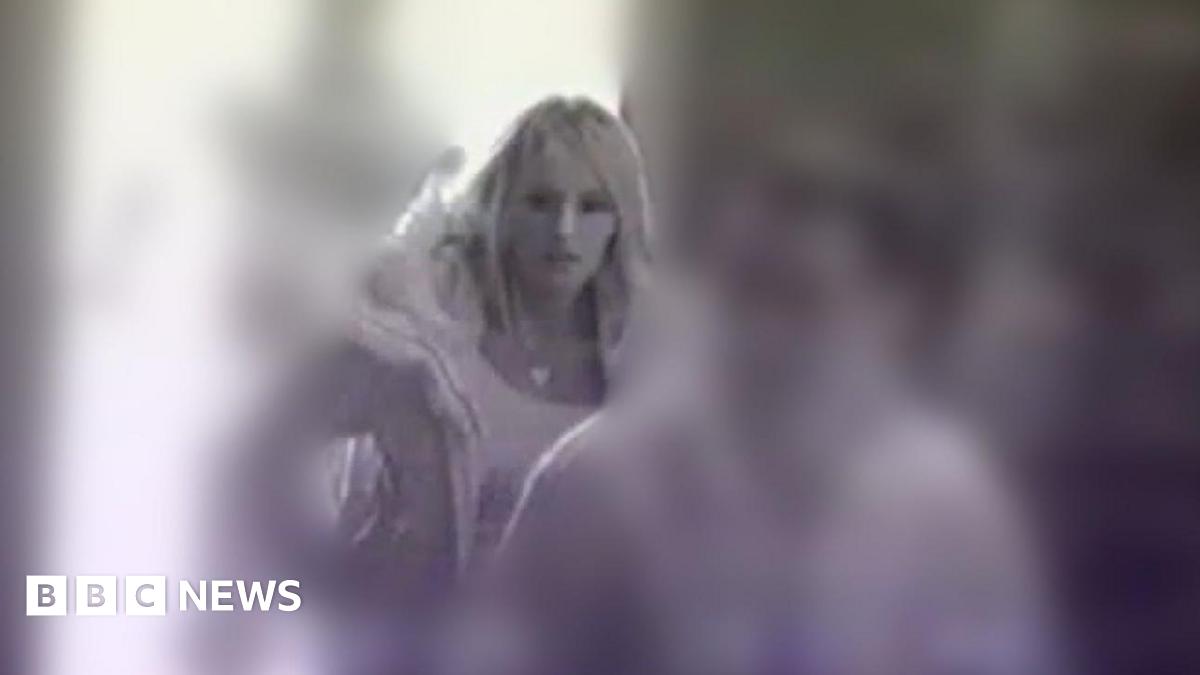 Lisa Dorrian: CCTV of missing woman released for first time - BBC News