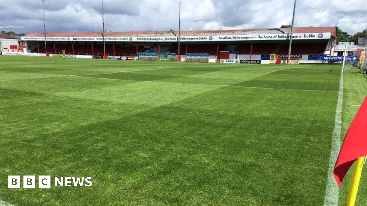 Izzy Dezu dies during Under-16s football match - BBC News