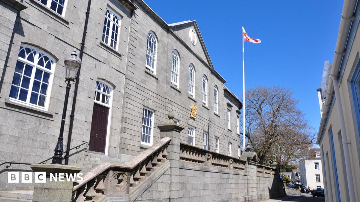 Guernsey: States committees told to suggest savings ideas - BBC News