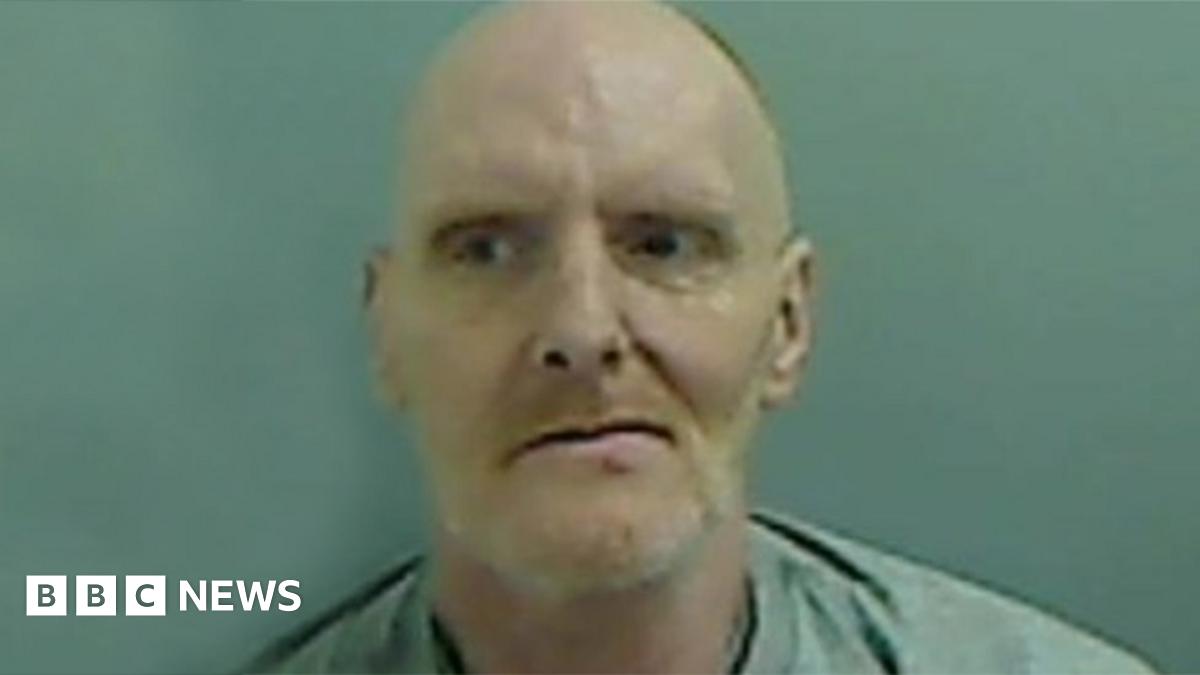 Middlesbrough murderer Dean Williams jailed in absence - BBC News