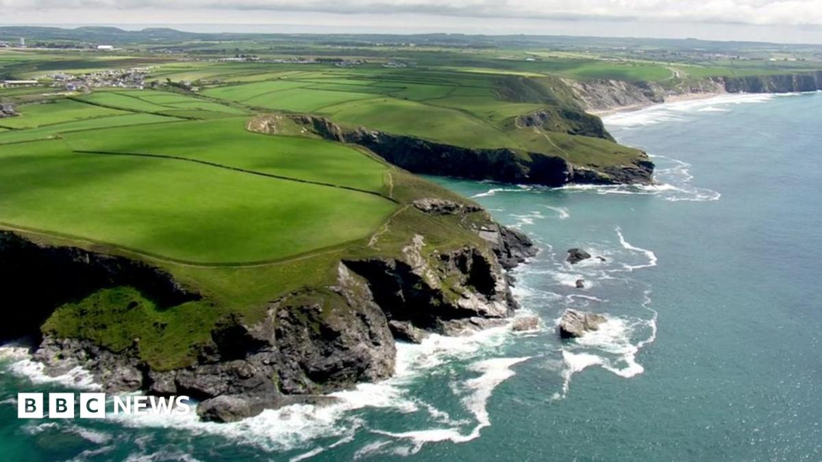 Cornwall and Devon Met Office wind warning issued - BBC News