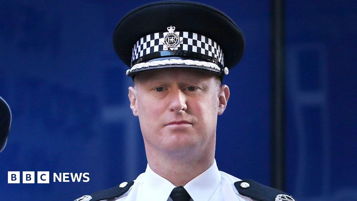 Misconduct proceedings against VIP abuse inquiry officer dropped - BBC News
