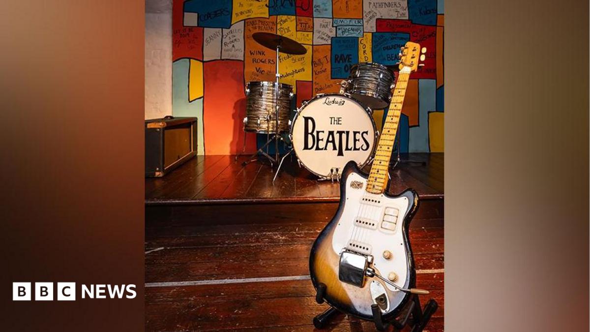 Beatles star George Harrison's guitar on show in Liverpool - BBC News