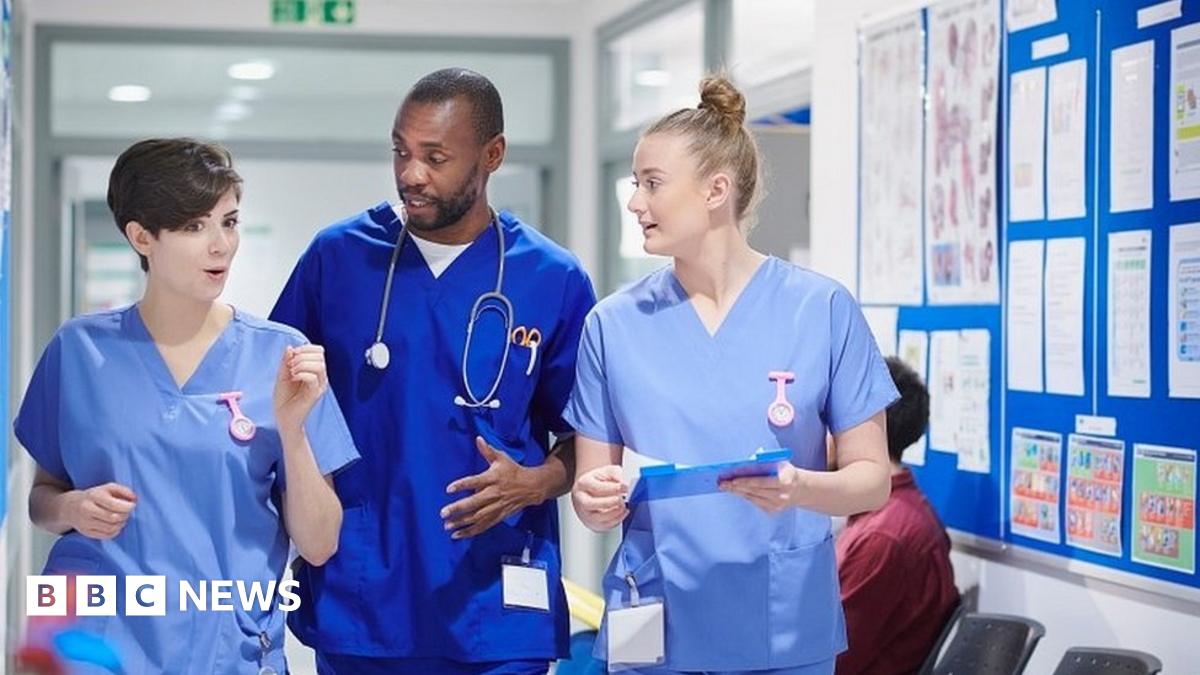 Brexit: NHS managers warn about impact of no deal - BBC News