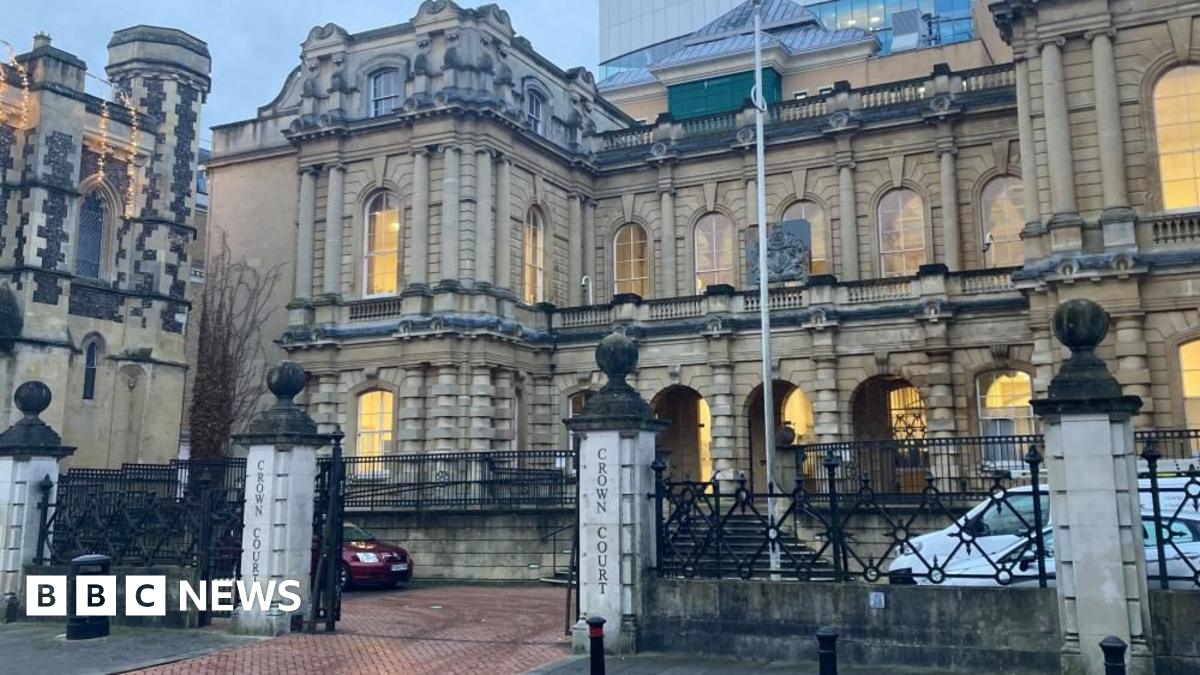Aylesbury man, 80, accused of murder due to go on trial in June - BBC News