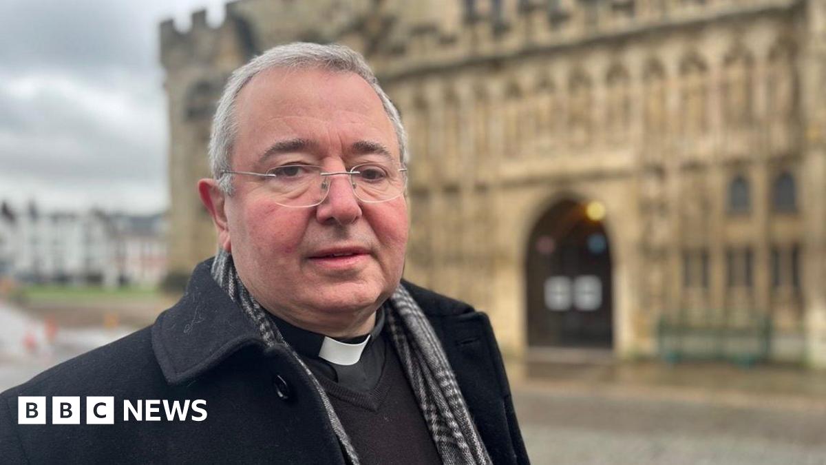 Dean of Exeter against rejected one-way system in city centre - BBC News
